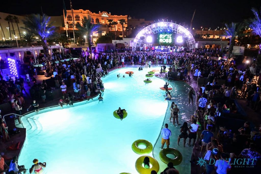 Daylight Beach Club at Night - Bottle Service and Guest List